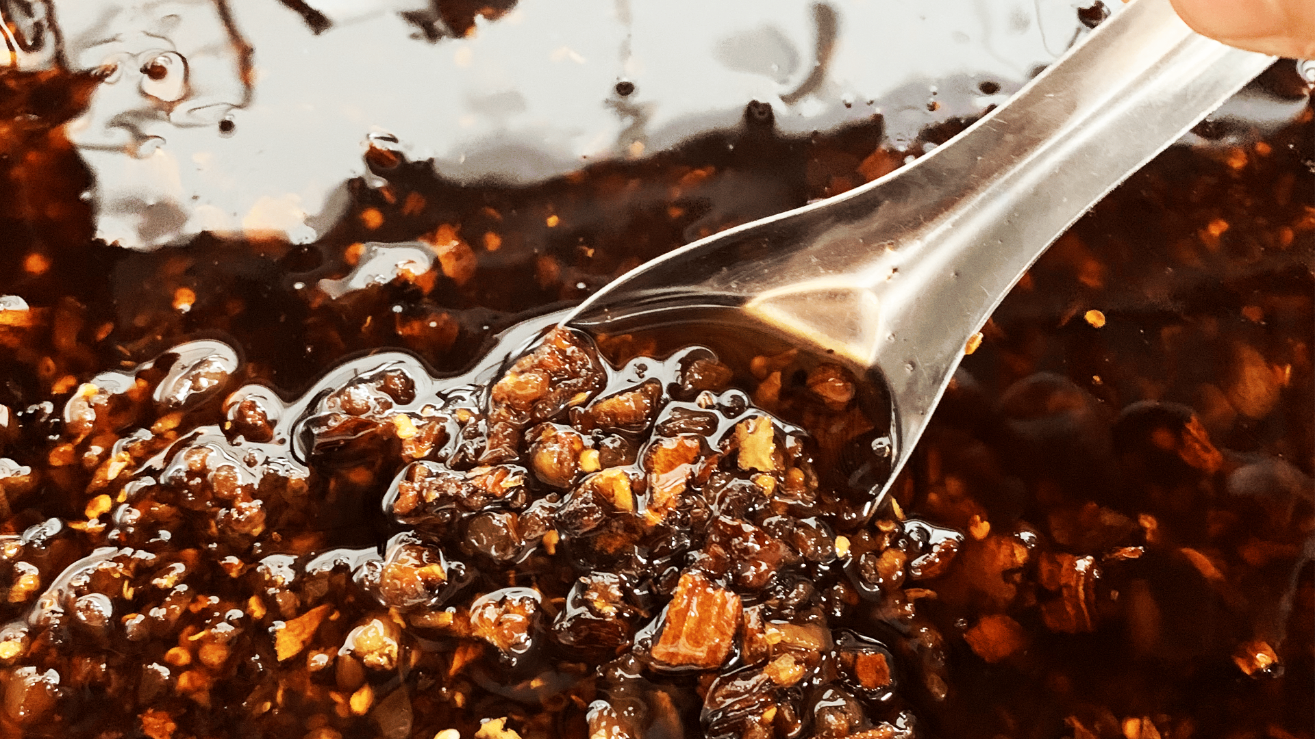 The Difference Between Chili Oil, Chili Crisp, and Chili Sauce – Mama ...